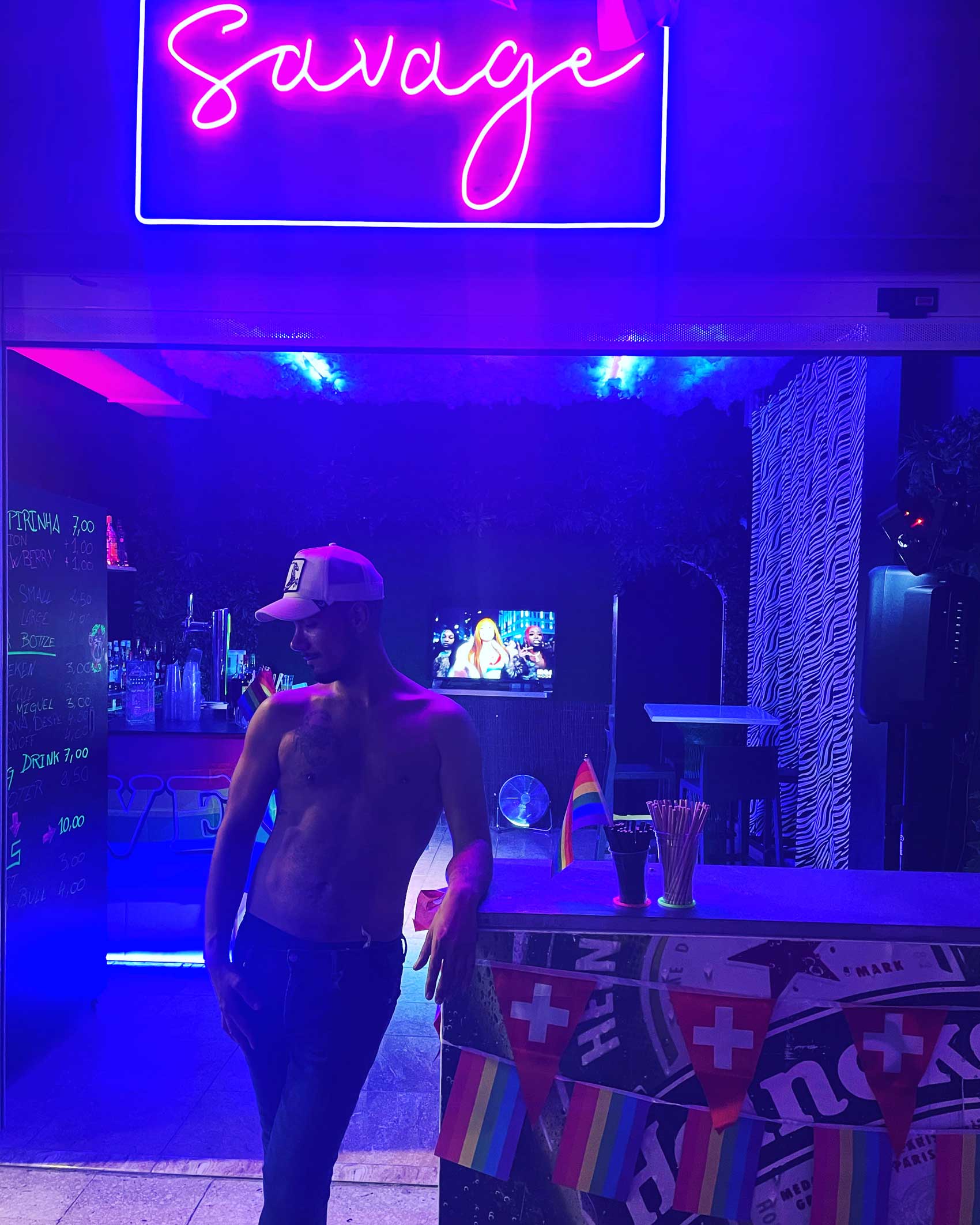 3 - SAVAGE BAR | Coktails - live music - live show | Maspalomas